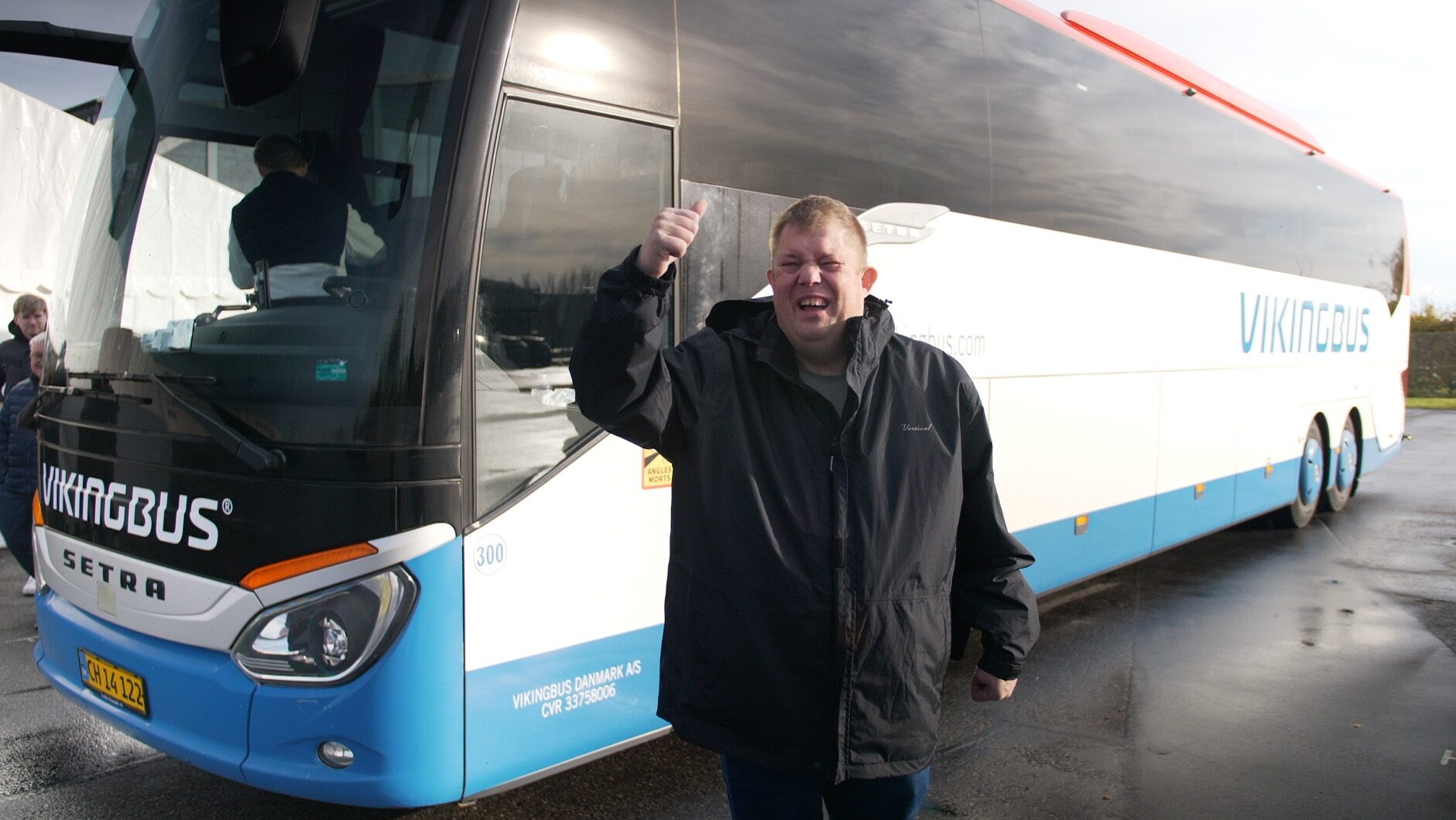 KIM ELSKER BUSSER - TV Glad