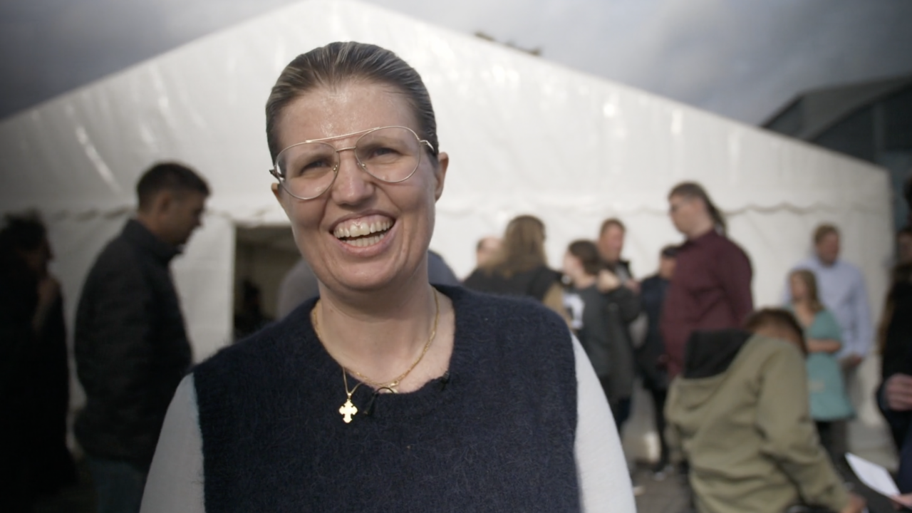 METTE-KNOLDEN - TV Glad